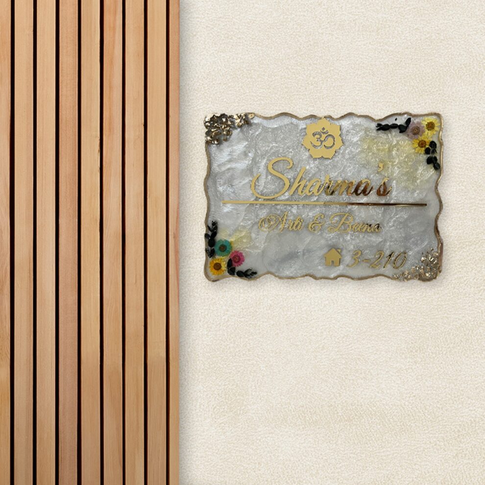 Flower Decorated Resin Nameplate | Pearl White