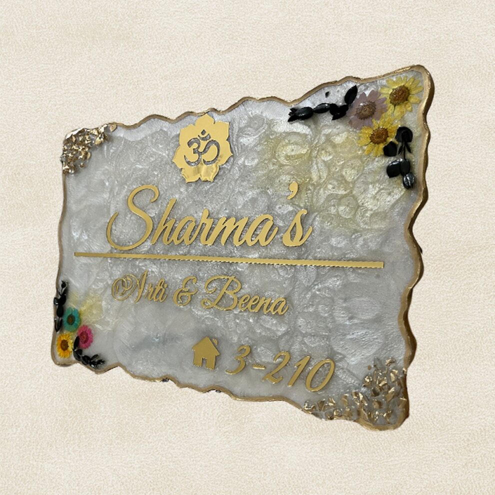 Flower Decorated Resin Nameplate | Pearl White